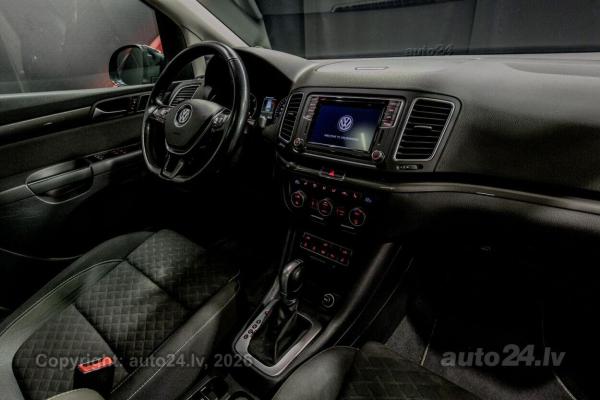 Grey Volkswagen Sharan 2019 in Parnu, with an engine capacity of 2.00 L and mileage of 199 thousand km for 16900 €, photo 11 on AUTOMOTO.COM.LV