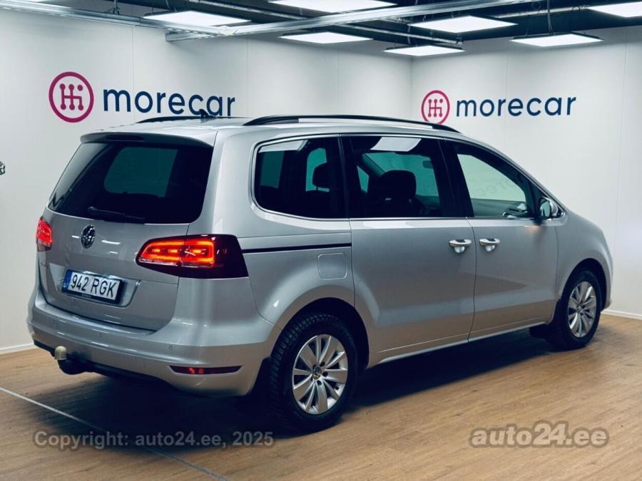 Pelēks Volkswagen Sharan 2020 Tallina, ar dzinēja tilpumu 2.00 L un nobraukumu 61 tūkst. km par 23900 €, foto 4 vietnē AUTOMOTO.COM.LV