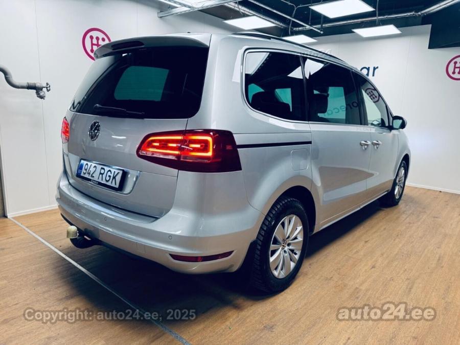 Pelēks Volkswagen Sharan 2020 Tallina, ar dzinēja tilpumu 2.00 L un nobraukumu 61 tūkst. km par 23900 €, foto 6 vietnē AUTOMOTO.COM.LV