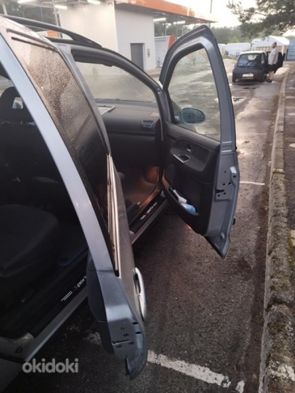 Volkswagen Sharan 2005 in Tallinn, with an engine capacity of 19.00 L and mileage of 240 thousand km for 6500 €, photo 1 on AUTOMOTO.COM.LV