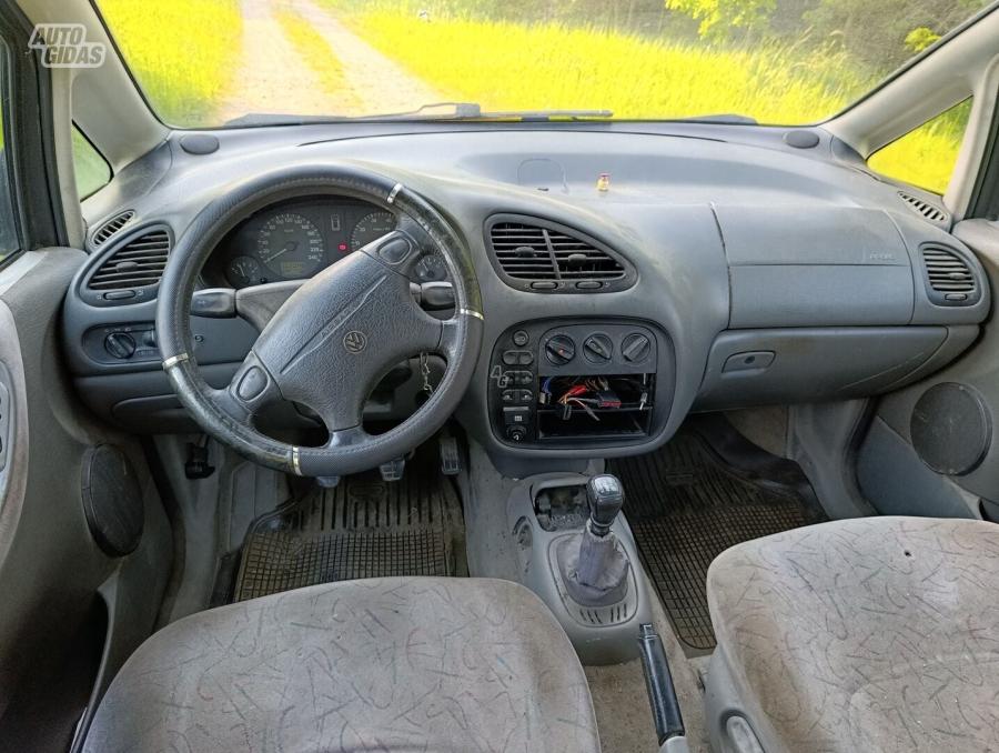 Volkswagen Sharan 1998 Marijampole, ar dzinēja tilpumu 2.00 L un nobraukumu 325 tūkst. km par 850 €, foto 8 vietnē AUTOMOTO.COM.LV