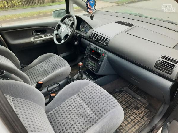 Volkswagen Sharan 2001 Panevēža, ar dzinēja tilpumu 1.90 L un nobraukumu 30 tūkst. km par 470 €, foto 6 vietnē AUTOMOTO.COM.LV