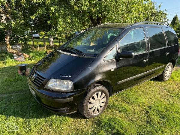 Volkswagen Sharan 2001 in Panevezys, with an engine capacity of 1.90 L and mileage of 360 thousand km for 1799 €, photo 4 on AUTOMOTO.COM.LV