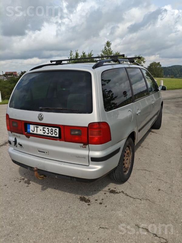 Volkswagen Sharan 2003 in Aizkraukle, with an engine capacity of 1.90 L and mileage of 396 thousand km for 7500 €, photo 5 on AUTOMOTO.COM.LV
