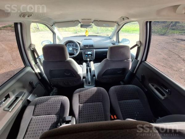 Volkswagen Sharan 2004 in Daugavpils, with an engine capacity of 1.90 L and mileage of 0 thousand km for 9800 €, photo 4 on AUTOMOTO.COM.LV