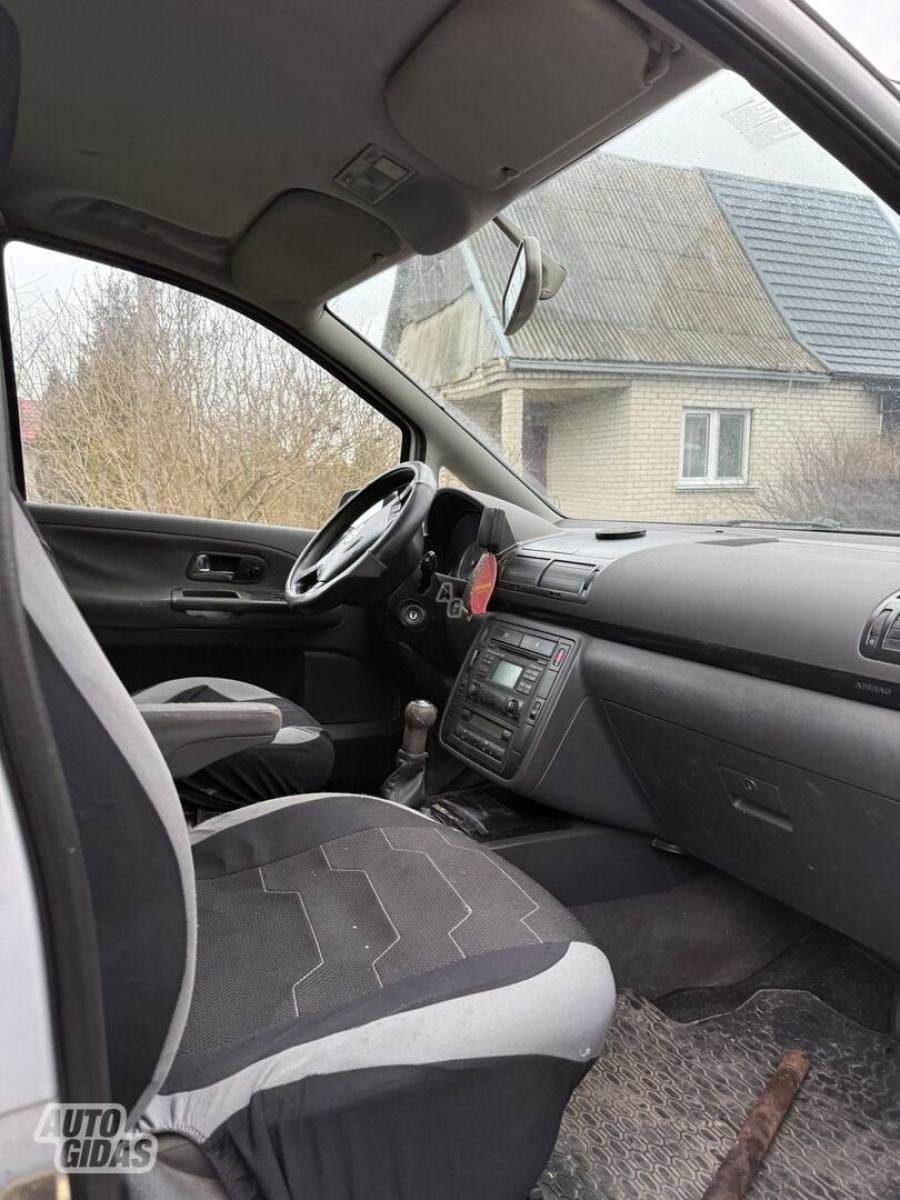 Volkswagen Sharan 2004 Kauņa, ar dzinēja tilpumu 1.90 L un nobraukumu 300 tūkst. km par 450 €, foto 5 vietnē AUTOMOTO.COM.LV