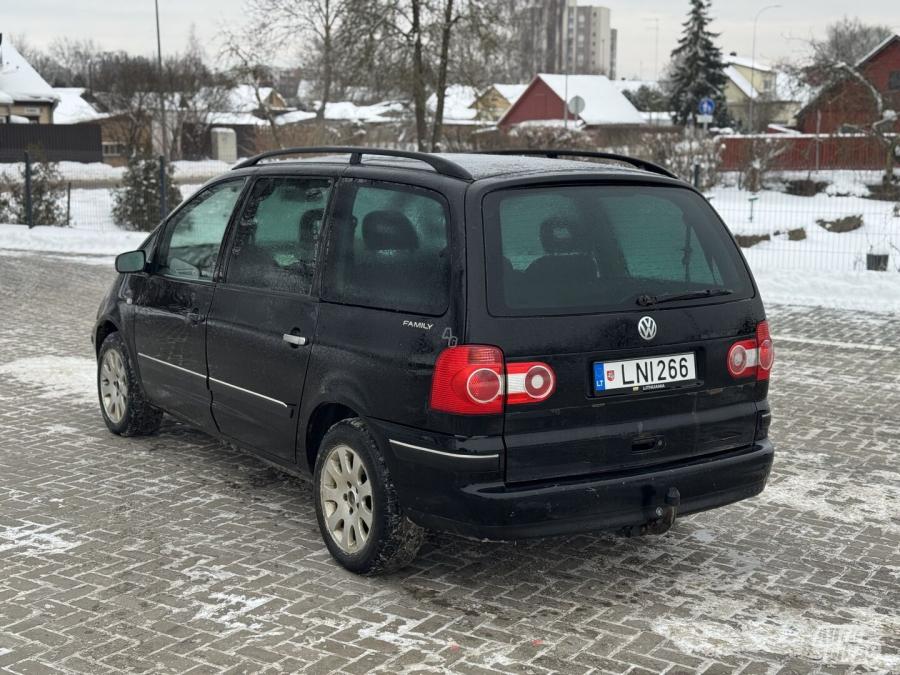 Volkswagen Sharan 2004 in Ukmerge, with an engine capacity of 1.90 L and mileage of 332 thousand km for 800 €, photo 3 on AUTOMOTO.COM.LV
