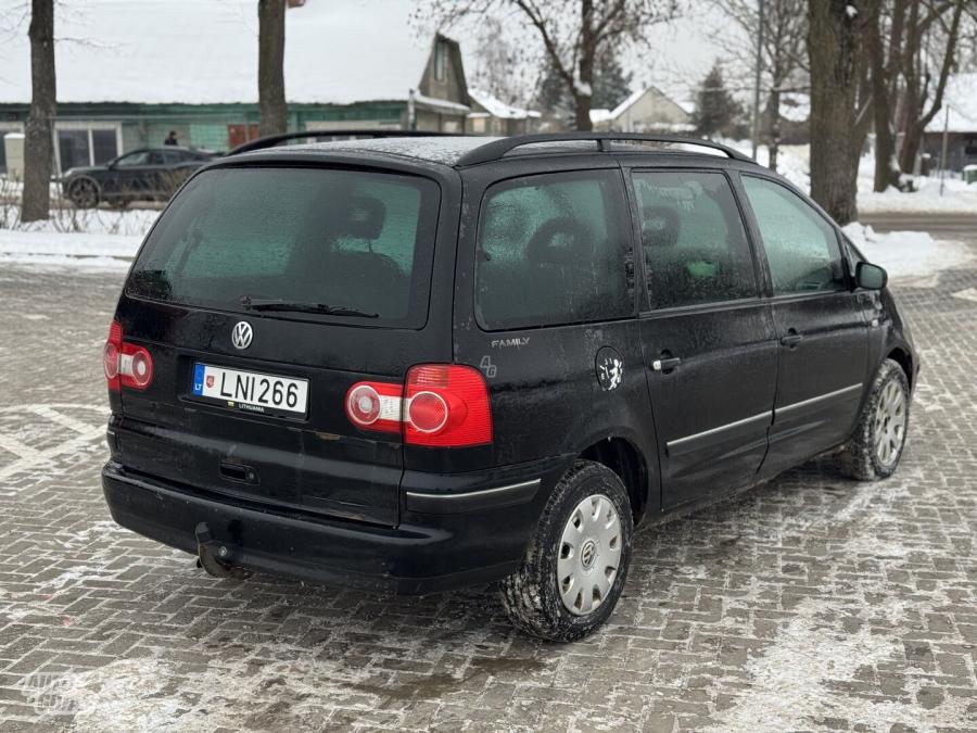 Volkswagen Sharan 2004 in Ukmerge, with an engine capacity of 1.90 L and mileage of 332 thousand km for 800 €, photo 5 on AUTOMOTO.COM.LV