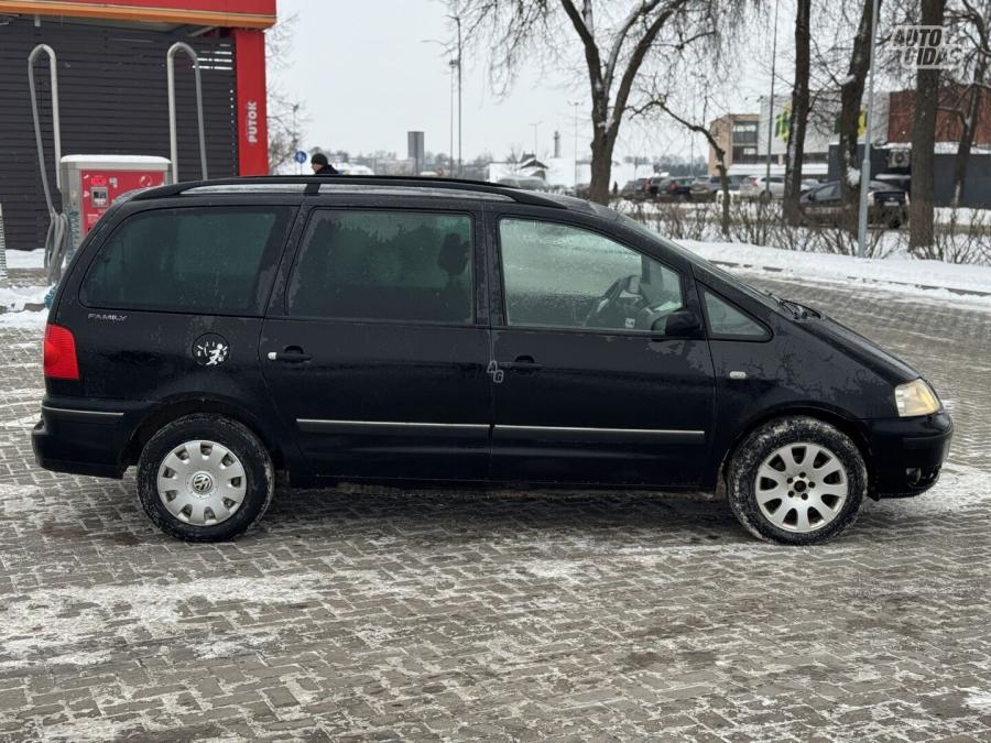 Volkswagen Sharan 2004 in Ukmerge, with an engine capacity of 1.90 L and mileage of 332 thousand km for 800 €, photo 6 on AUTOMOTO.COM.LV