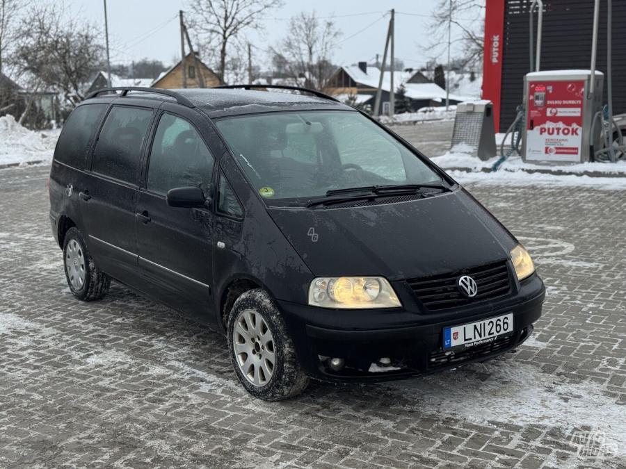 Volkswagen Sharan 2004 in Ukmerge, with an engine capacity of 1.90 L and mileage of 332 thousand km for 800 €, photo 7 on AUTOMOTO.COM.LV