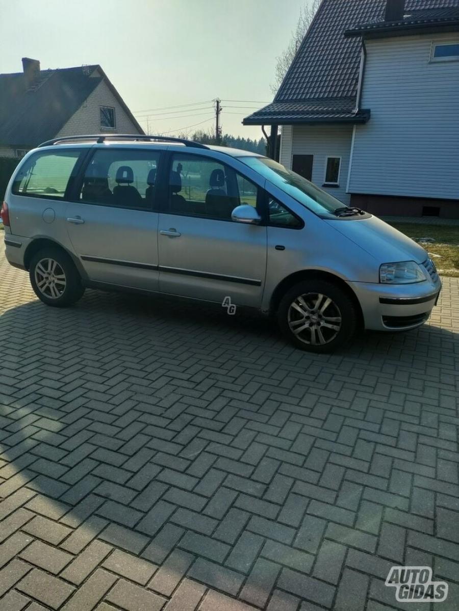 Volkswagen Sharan 2004 in Vilnius, with an engine capacity of 1.90 L and mileage of 274 thousand km for 1750 €, photo 12 on AUTOMOTO.COM.LV