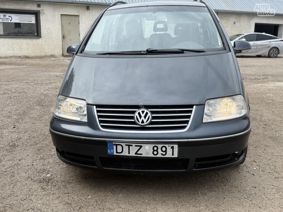 Volkswagen Sharan 2005 in Siauliai, with an engine capacity of 1.90 L and mileage of 375 thousand km for 1800 €, photo 3 on AUTOMOTO.COM.LV