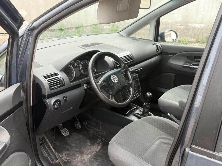 Volkswagen Sharan 2005 in Siauliai, with an engine capacity of 1.90 L and mileage of 375 thousand km for 1800 €, photo 8 on AUTOMOTO.COM.LV