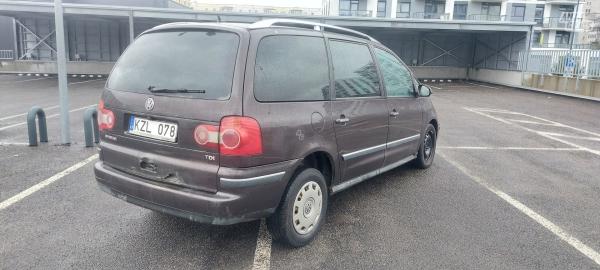 Volkswagen Sharan 2006 in Vilnius, with an engine capacity of 1.90 L and mileage of 400 thousand km for 530 €, photo 5 on AUTOMOTO.COM.LV