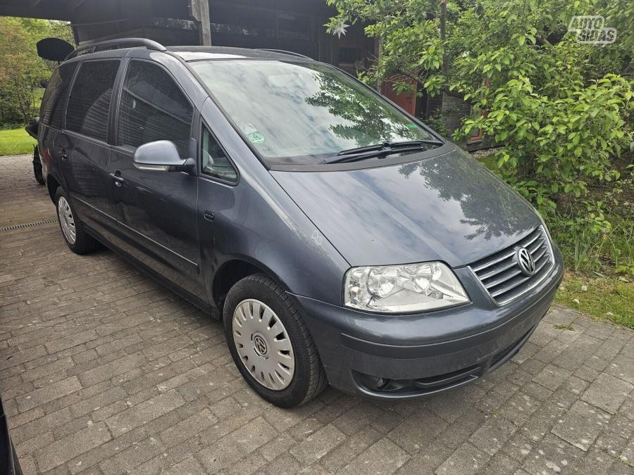 Volkswagen Sharan 2007 in Vilnius, with an engine capacity of 1.90 L and mileage of 327 thousand km for 2650 €, photo 1 on AUTOMOTO.COM.LV