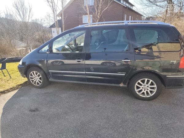 Volkswagen Sharan 2008 in Vilnius, with an engine capacity of 2.00 L and mileage of 327 thousand km for 3000 €, photo 2 on AUTOMOTO.COM.LV