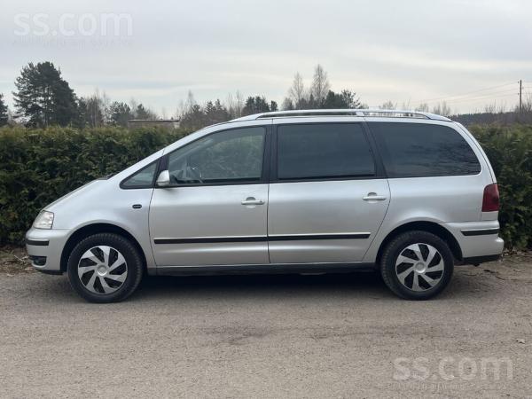 Volkswagen Sharan 2009 in Riga, with an engine capacity of 1.90 L and mileage of 303 thousand km for 3400 €, photo 2 on AUTOMOTO.COM.LV