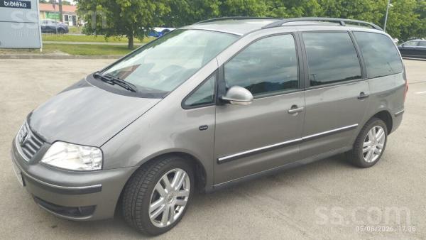 Volkswagen Sharan 2010 in Riga, with an engine capacity of 2.00 L and mileage of 120 thousand km for 4500 €, photo 4 on AUTOMOTO.COM.LV