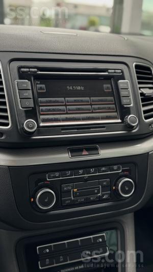 Volkswagen Sharan 2010 Rīga, ar dzinēja tilpumu 2.00 L un nobraukumu 292 tūkst. km par 6150 €, foto 24 vietnē AUTOMOTO.COM.LV