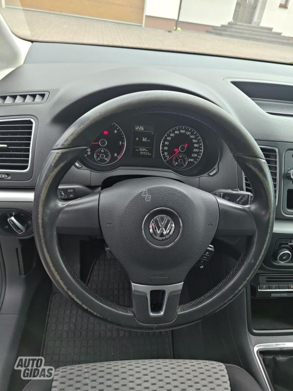 Volkswagen Sharan 2012 in Utena, with an engine capacity of 2.00 L and mileage of 195 thousand km for 7500 €, photo 10 on AUTOMOTO.COM.LV