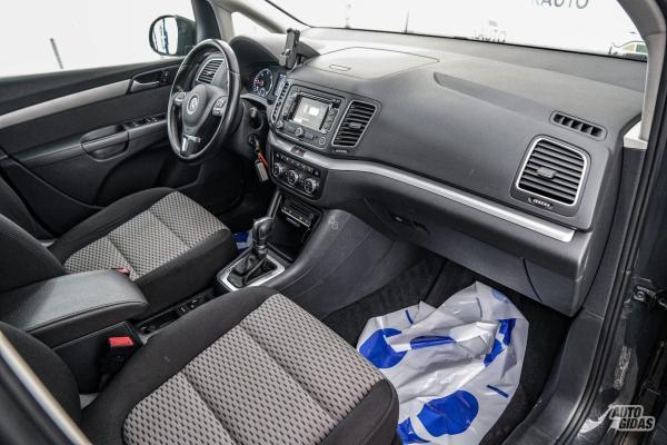 Volkswagen Sharan 2014 in Kaunas, with an engine capacity of 2.00 L and mileage of 273 thousand km for 9990 €, photo 10 on AUTOMOTO.COM.LV