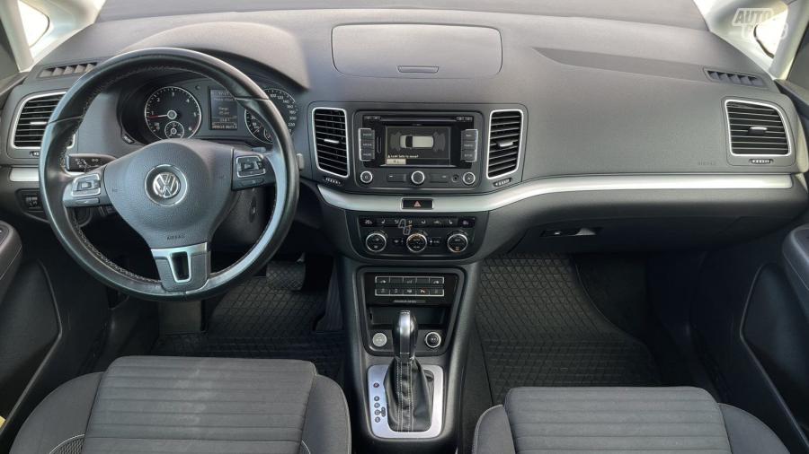 Volkswagen Sharan 2014 in Marijampole, with an engine capacity of 2.00 L and mileage of 290 thousand km for 9990 €, photo 12 on AUTOMOTO.COM.LV