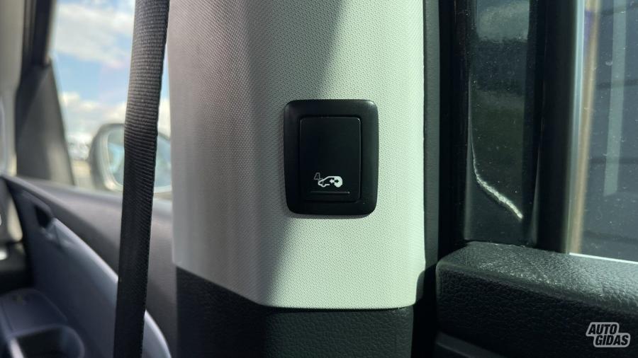 Volkswagen Sharan 2014 in Marijampole, with an engine capacity of 2.00 L and mileage of 290 thousand km for 9990 €, photo 14 on AUTOMOTO.COM.LV