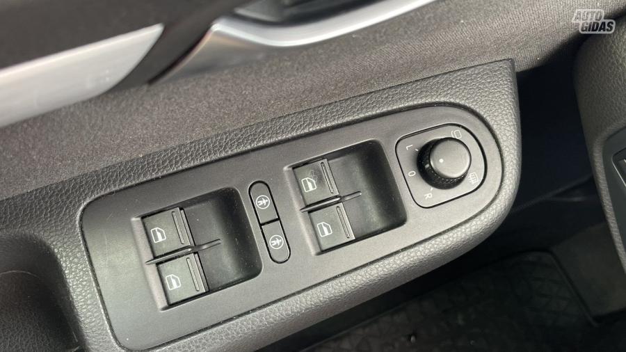 Volkswagen Sharan 2014 in Marijampole, with an engine capacity of 2.00 L and mileage of 290 thousand km for 9990 €, photo 17 on AUTOMOTO.COM.LV