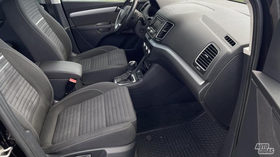 Volkswagen Sharan 2014 in Marijampole, with an engine capacity of 2.00 L and mileage of 290 thousand km for 9990 €, photo 19 on AUTOMOTO.COM.LV