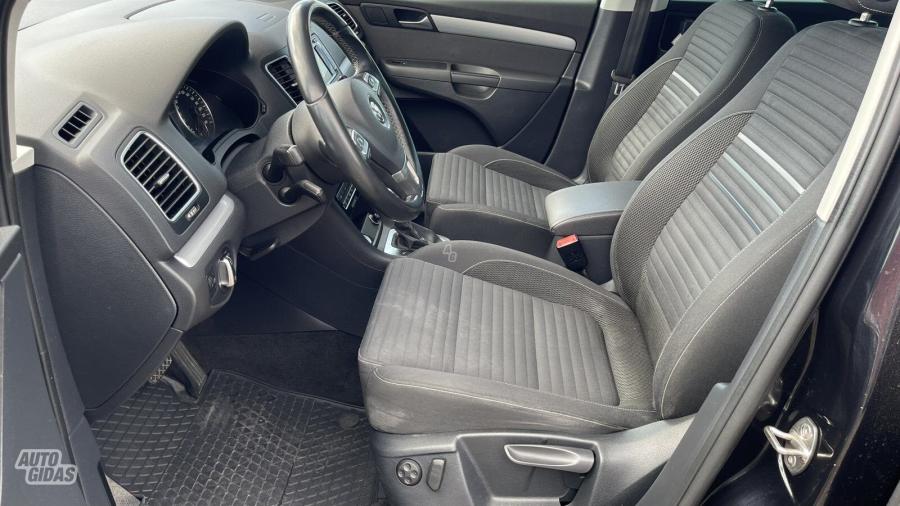 Volkswagen Sharan 2014 in Marijampole, with an engine capacity of 2.00 L and mileage of 290 thousand km for 9990 €, photo 23 on AUTOMOTO.COM.LV