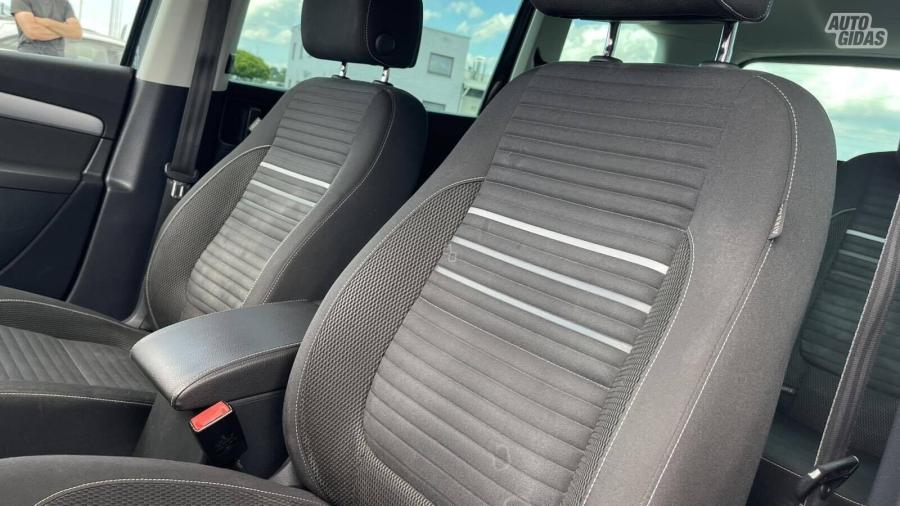 Volkswagen Sharan 2014 in Marijampole, with an engine capacity of 2.00 L and mileage of 290 thousand km for 9990 €, photo 24 on AUTOMOTO.COM.LV