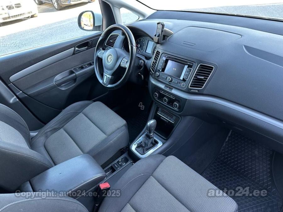 Volkswagen Sharan 2014 in Kaunas, with an engine capacity of 2.00 L and mileage of 251 thousand km for 6950 €, photo 3 on AUTOMOTO.COM.LV