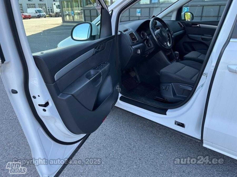 Volkswagen Sharan 2014 in Kaunas, with an engine capacity of 2.00 L and mileage of 251 thousand km for 6950 €, photo 4 on AUTOMOTO.COM.LV