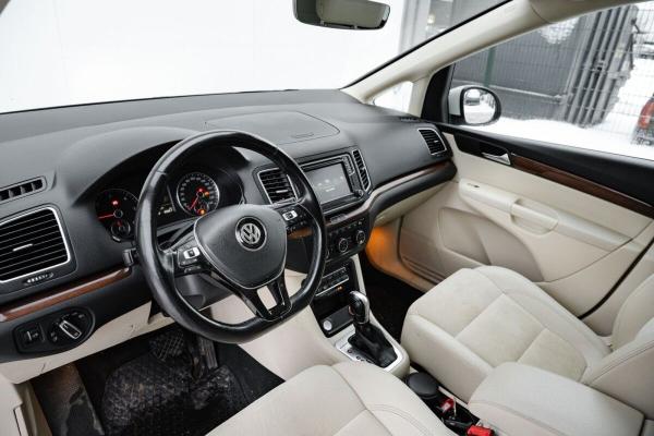 Volkswagen Sharan 2016 in Riga, with an engine capacity of 2.00 L and mileage of 318 thousand km for 12850 €, photo 7 on AUTOMOTO.COM.LV