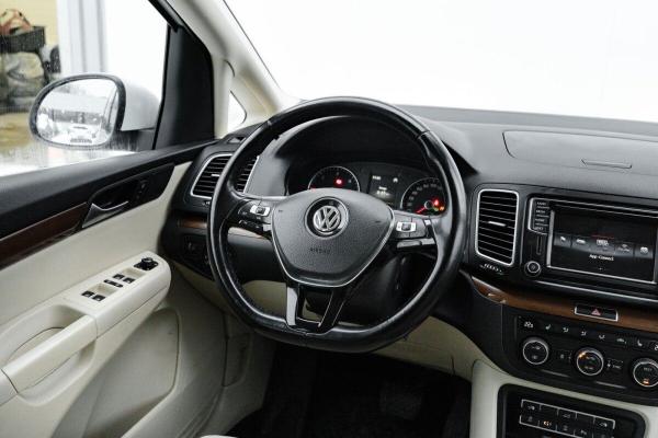 Volkswagen Sharan 2016 in Riga, with an engine capacity of 2.00 L and mileage of 318 thousand km for 12850 €, photo 8 on AUTOMOTO.COM.LV