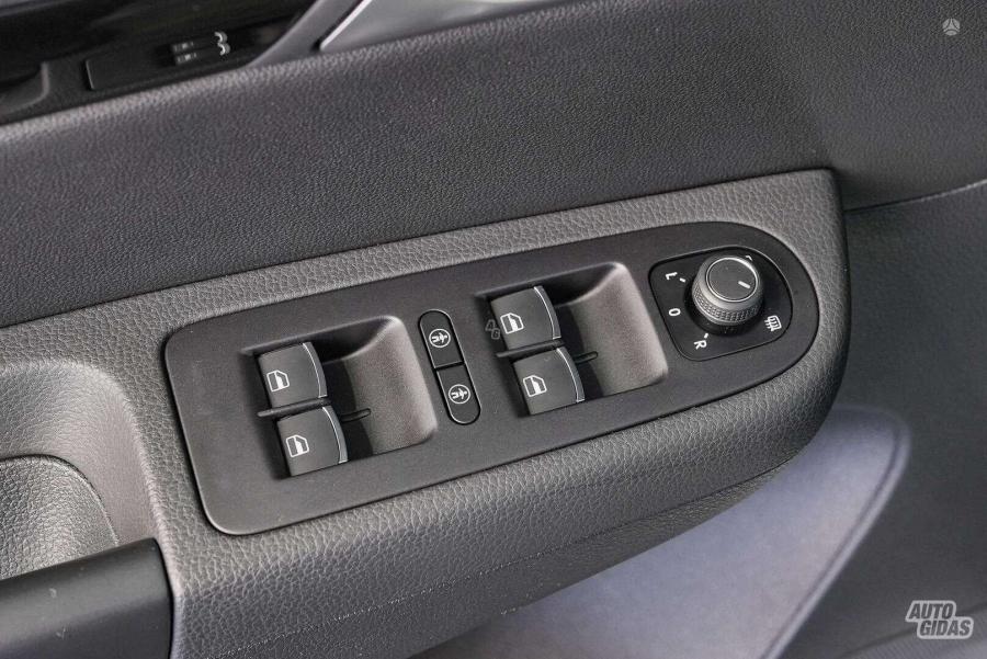 Volkswagen Sharan 2019 Marijampole, ar dzinēja tilpumu 2.00 L un nobraukumu 300 tūkst. km par 12750 €, foto 28 vietnē AUTOMOTO.COM.LV