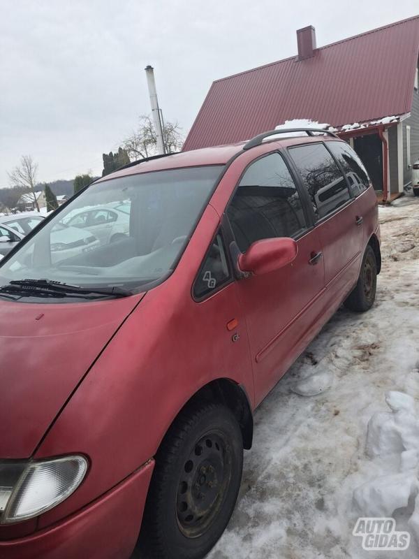 Sarkans Volkswagen Sharan 1997 Raseiniai, ar dzinēja tilpumu 2.00 L un nobraukumu 287 tūkst. km par 620 €, foto 1 vietnē AUTOMOTO.COM.LV