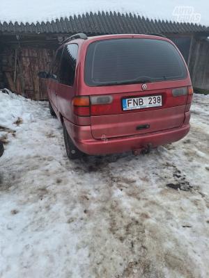 Sarkans Volkswagen Sharan 1997 Raseiniai, ar dzinēja tilpumu 2.00 L un nobraukumu 287 tūkst. km par 620 €, foto 2 vietnē AUTOMOTO.COM.LV