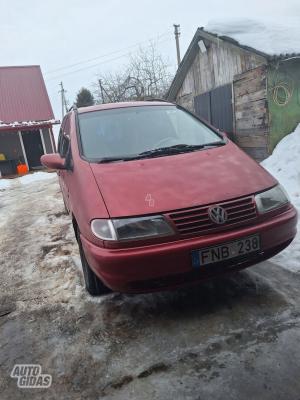 Sarkans Volkswagen Sharan 1997 Raseiniai, ar dzinēja tilpumu 2.00 L un nobraukumu 287 tūkst. km par 620 €, foto 4 vietnē AUTOMOTO.COM.LV