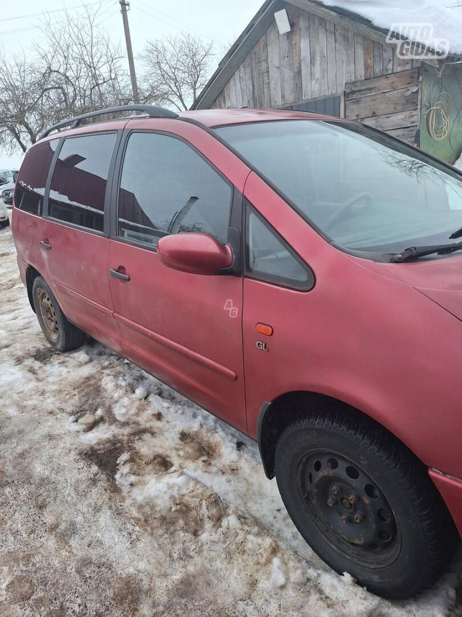 Sarkans Volkswagen Sharan 1997 Raseiniai, ar dzinēja tilpumu 2.00 L un nobraukumu 287 tūkst. km par 620 €, foto 5 vietnē AUTOMOTO.COM.LV