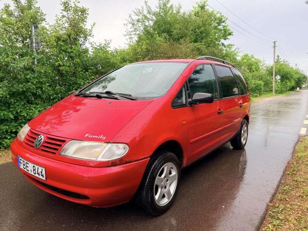 Red Volkswagen Sharan 1999 in Kaunas, with an engine capacity of 1.90 L and mileage of 439 thousand km for 650 €, photo 1 on AUTOMOTO.COM.LV