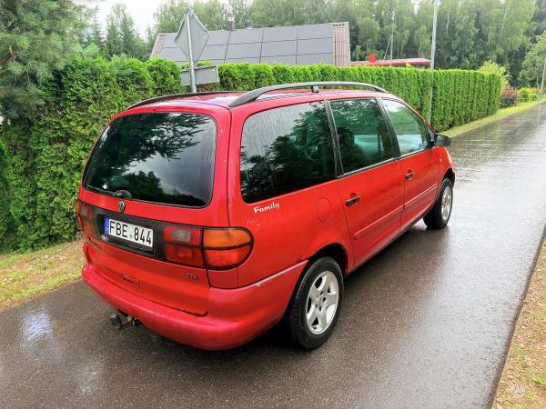 Red Volkswagen Sharan 1999 in Kaunas, with an engine capacity of 1.90 L and mileage of 439 thousand km for 650 €, photo 4 on AUTOMOTO.COM.LV