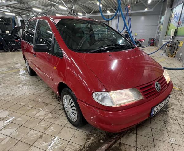Sarkans Volkswagen Sharan 2000 Viļņa, ar dzinēja tilpumu 1.90 L un nobraukumu 399 tūkst. km par 1200 €, foto 1 vietnē AUTOMOTO.COM.LV