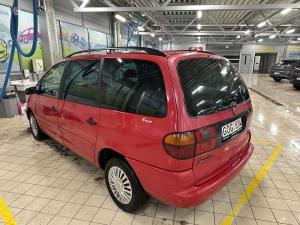 Red Volkswagen Sharan 2000 in Vilnius, with an engine capacity of 1.90 L and mileage of 399 thousand km for 1200 €, photo 6 on AUTOMOTO.COM.LV