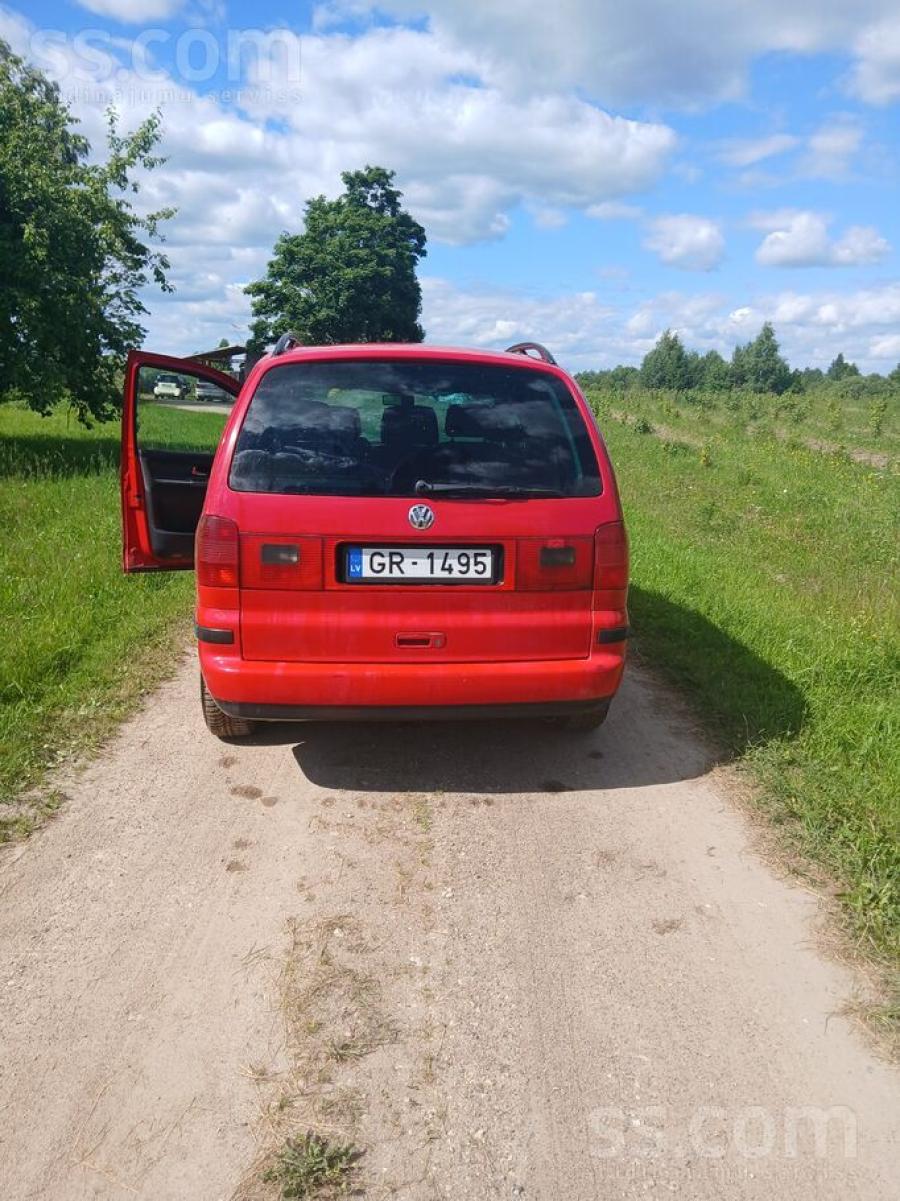 Sarkans Volkswagen Sharan 2000 Rēzekne, ar dzinēja tilpumu 1.90 L un nobraukumu 288 tūkst. km par 2000 €, foto 3 vietnē AUTOMOTO.COM.LV