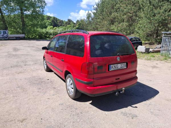 Sarkans Volkswagen Sharan 2001 Viļņa, ar dzinēja tilpumu 1.90 L un nobraukumu 307 tūkst. km par 900 €, foto 1 vietnē AUTOMOTO.COM.LV