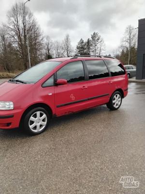Red Volkswagen Sharan 2002 in Utena, with an engine capacity of 1.90 L and mileage of 400 thousand km for 750 €, photo 3 on AUTOMOTO.COM.LV