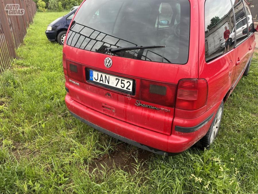 Sarkans Volkswagen Sharan 2004 Panevēža, ar dzinēja tilpumu 1.90 L un nobraukumu 300 tūkst. km par 500 €, foto 5 vietnē AUTOMOTO.COM.LV
