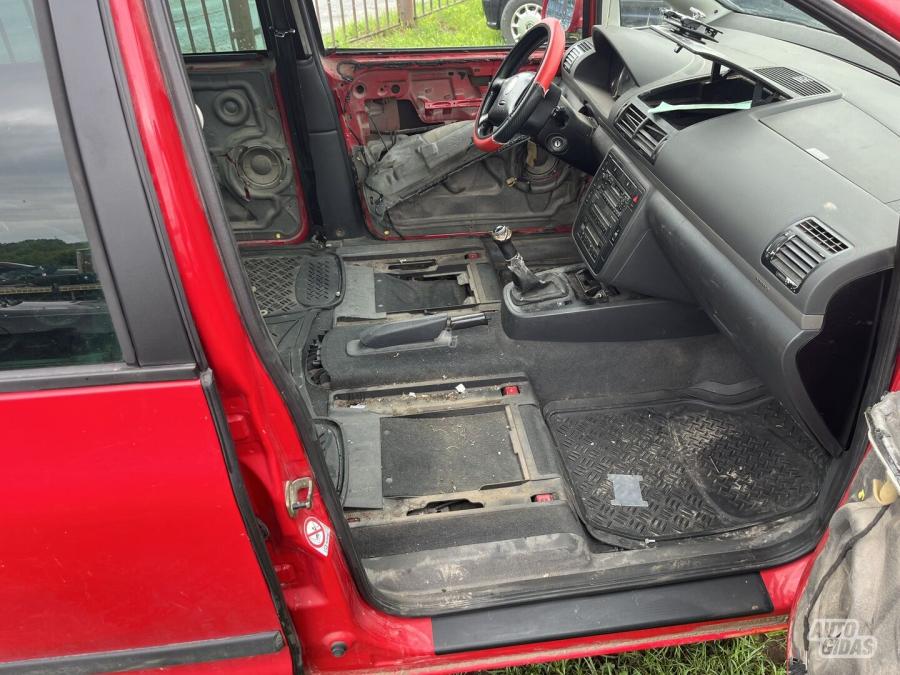 Sarkans Volkswagen Sharan 2004 Panevēža, ar dzinēja tilpumu 1.90 L un nobraukumu 300 tūkst. km par 500 €, foto 6 vietnē AUTOMOTO.COM.LV