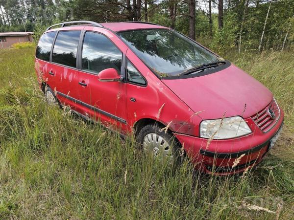 Red Volkswagen Sharan 2005 in Riga, with an engine capacity of 2.00 L and mileage of 0 thousand km for 1700 €, photo 4 on AUTOMOTO.COM.LV